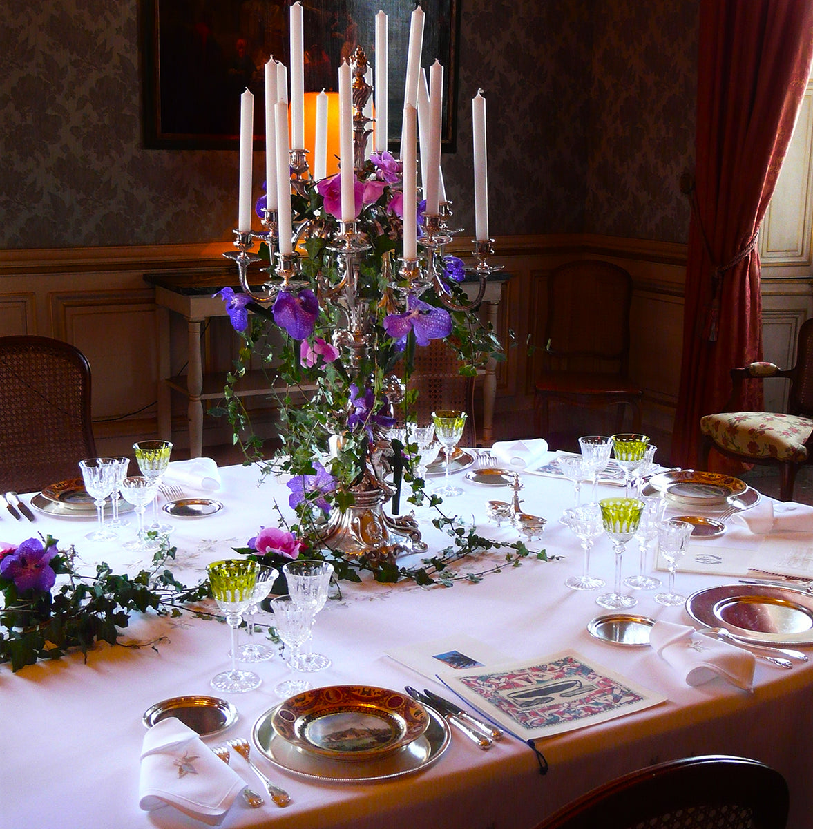 Mastering French Table Etiquette – RED HALO